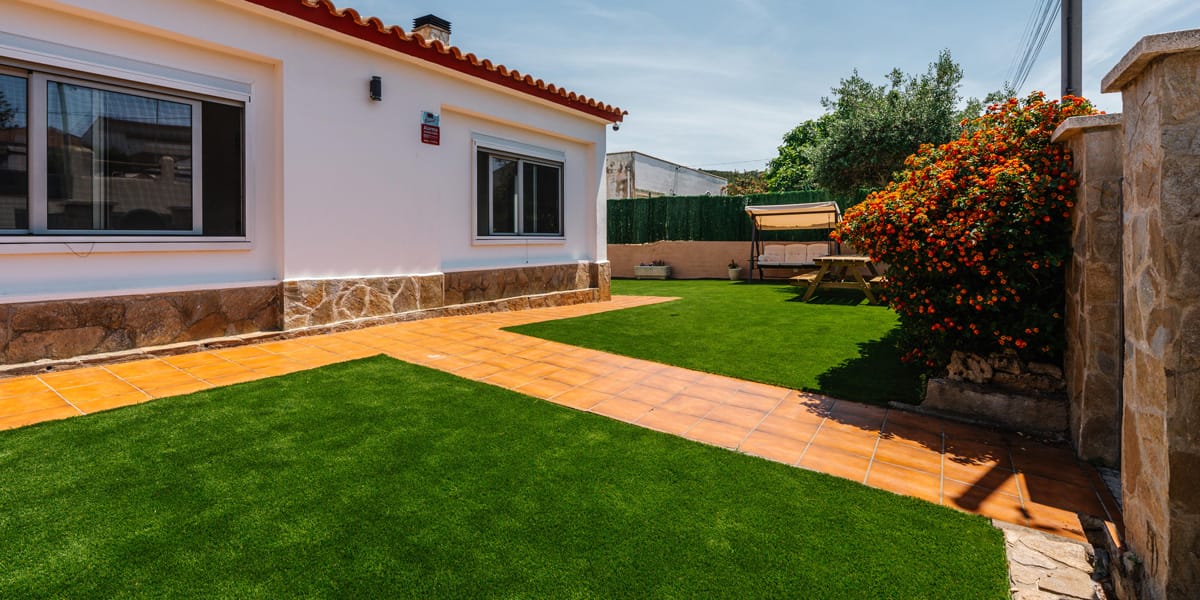 TÉCNICAS DE ACABAMENTO DOS BORDOS DA RELVA ARTIFICIAL | Realturf Portugal